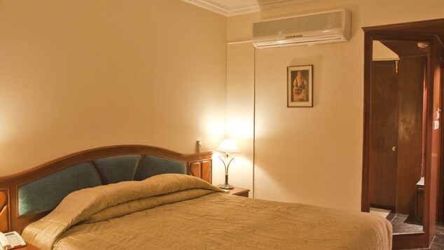 Hotel Om Tower & Revolving Restaurant Hotel Jaipur - Reviews, Photos ...