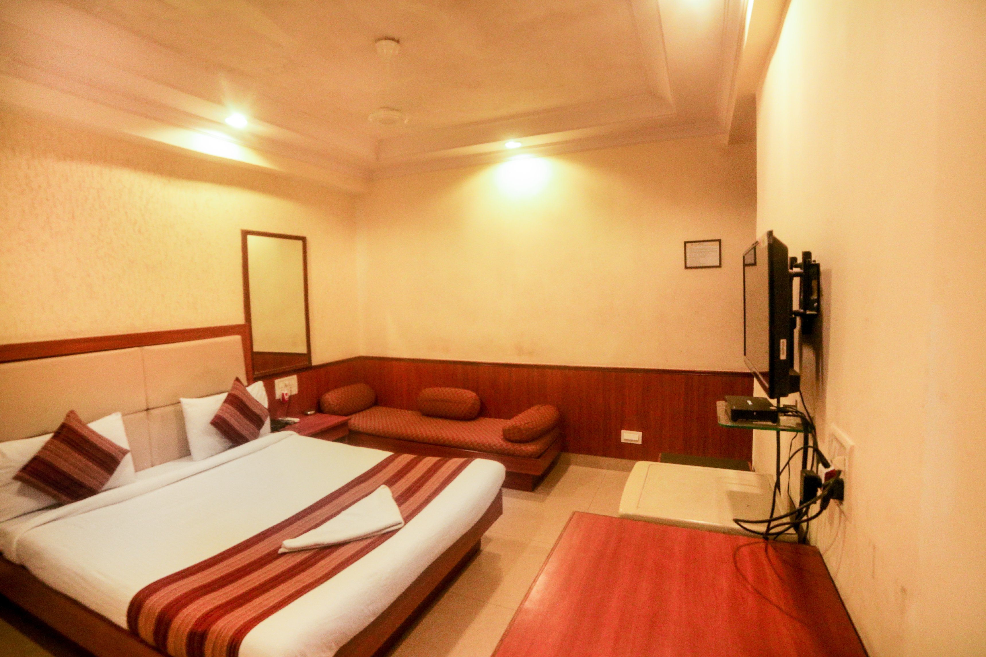 Hotel Lucky Bandra Hotel Mumbai - Reviews, Photos & Offer