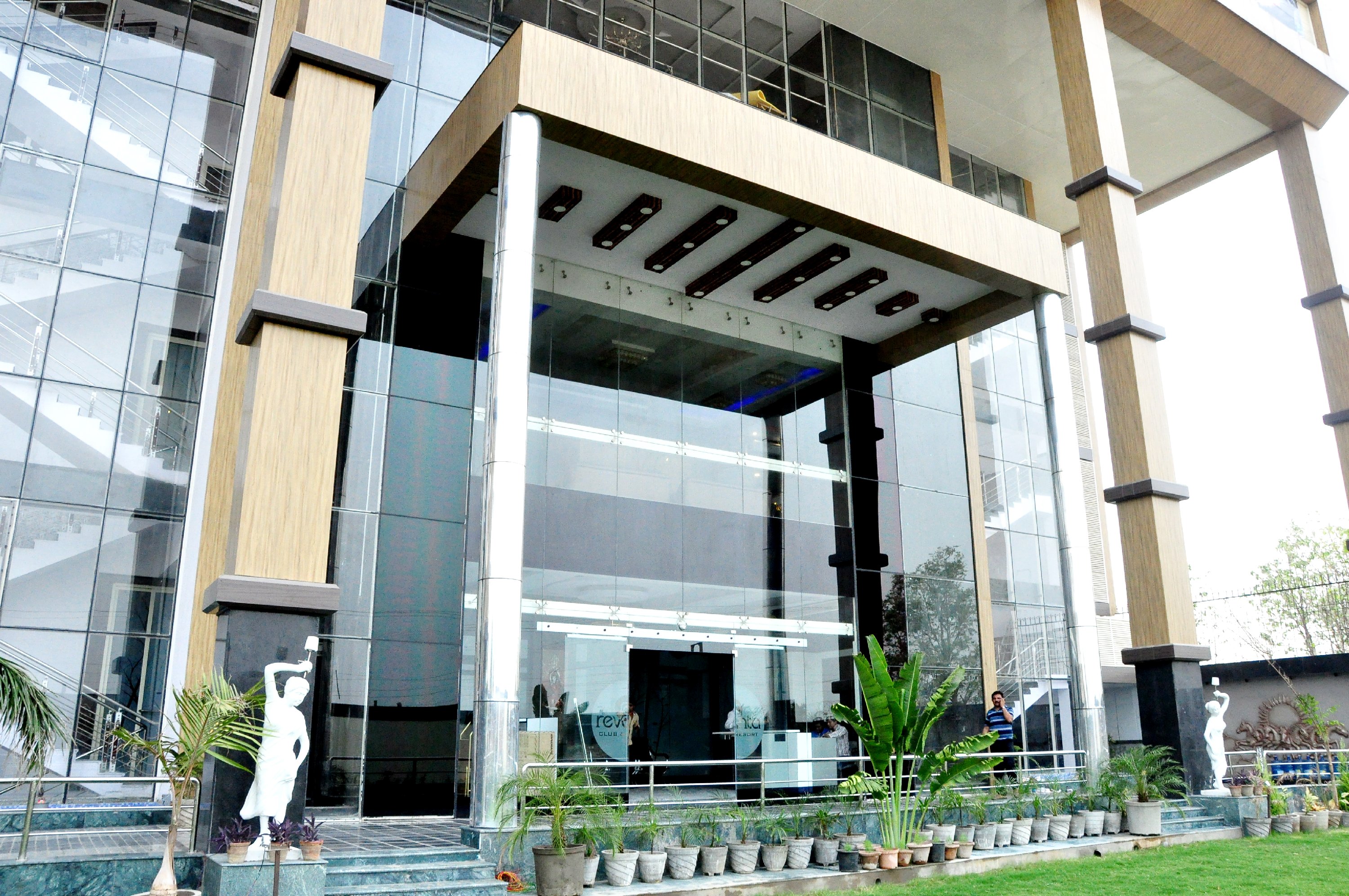 The Revanta Hotel Lucknow - Reviews, Photos & Offer