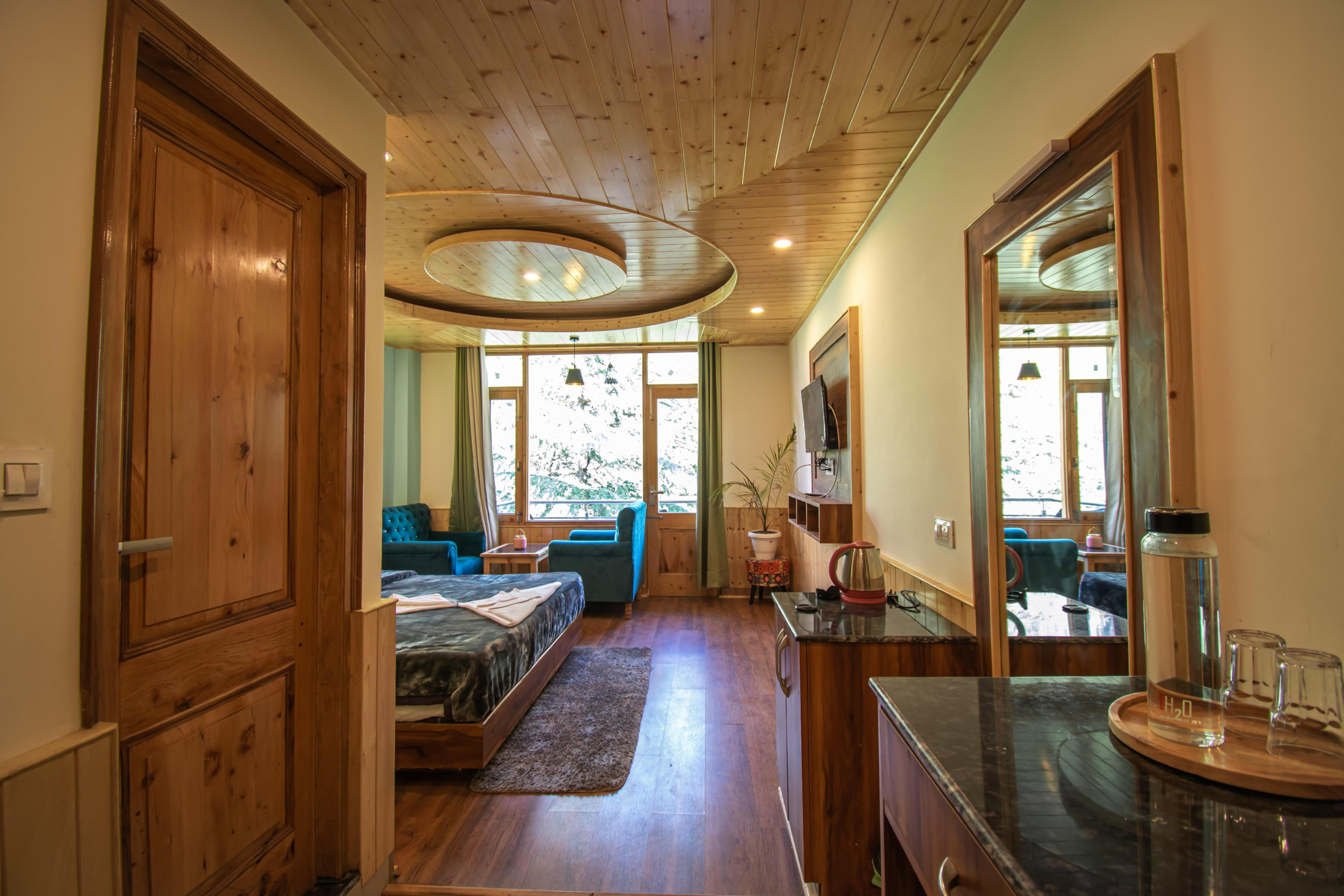 The Forest Pinnacle and Cafe, Old Manali Hostel Manali - Reviews ...