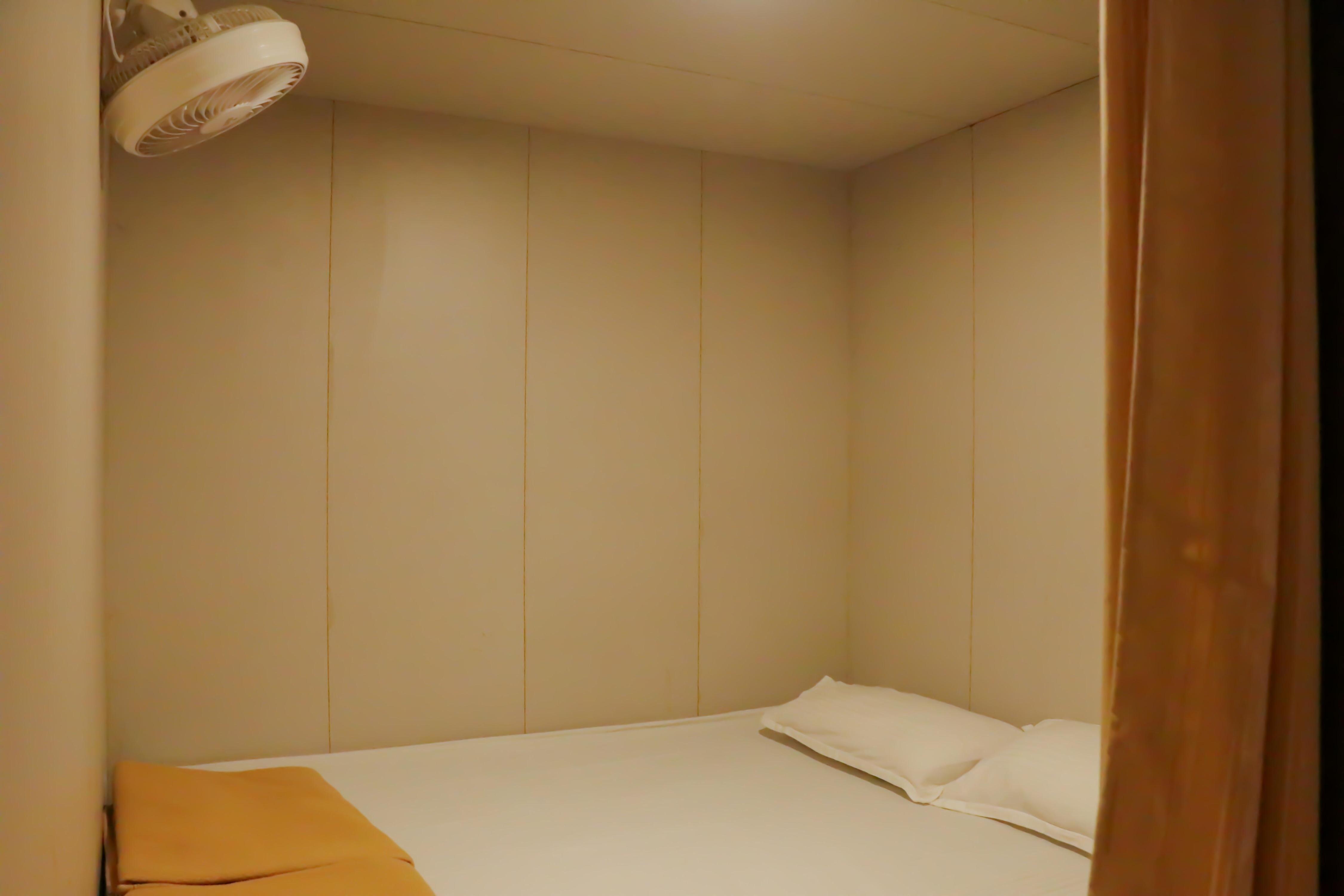 INEJ Executive Lounge Hostel Chennai - Reviews, Photos & Offer
