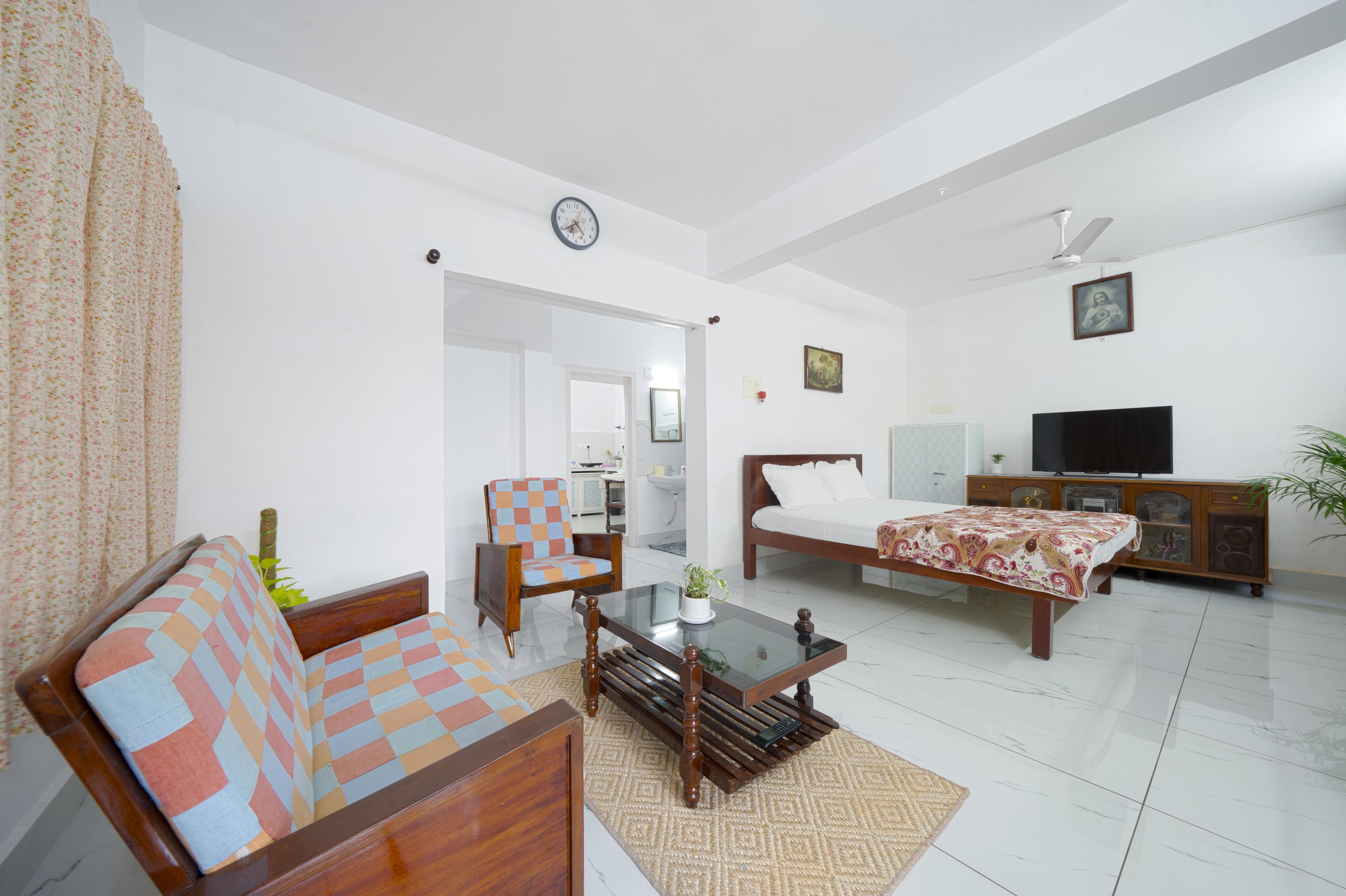 Cozy Studio - Panampilly Homestay Cochin - Reviews, Photos & Offer