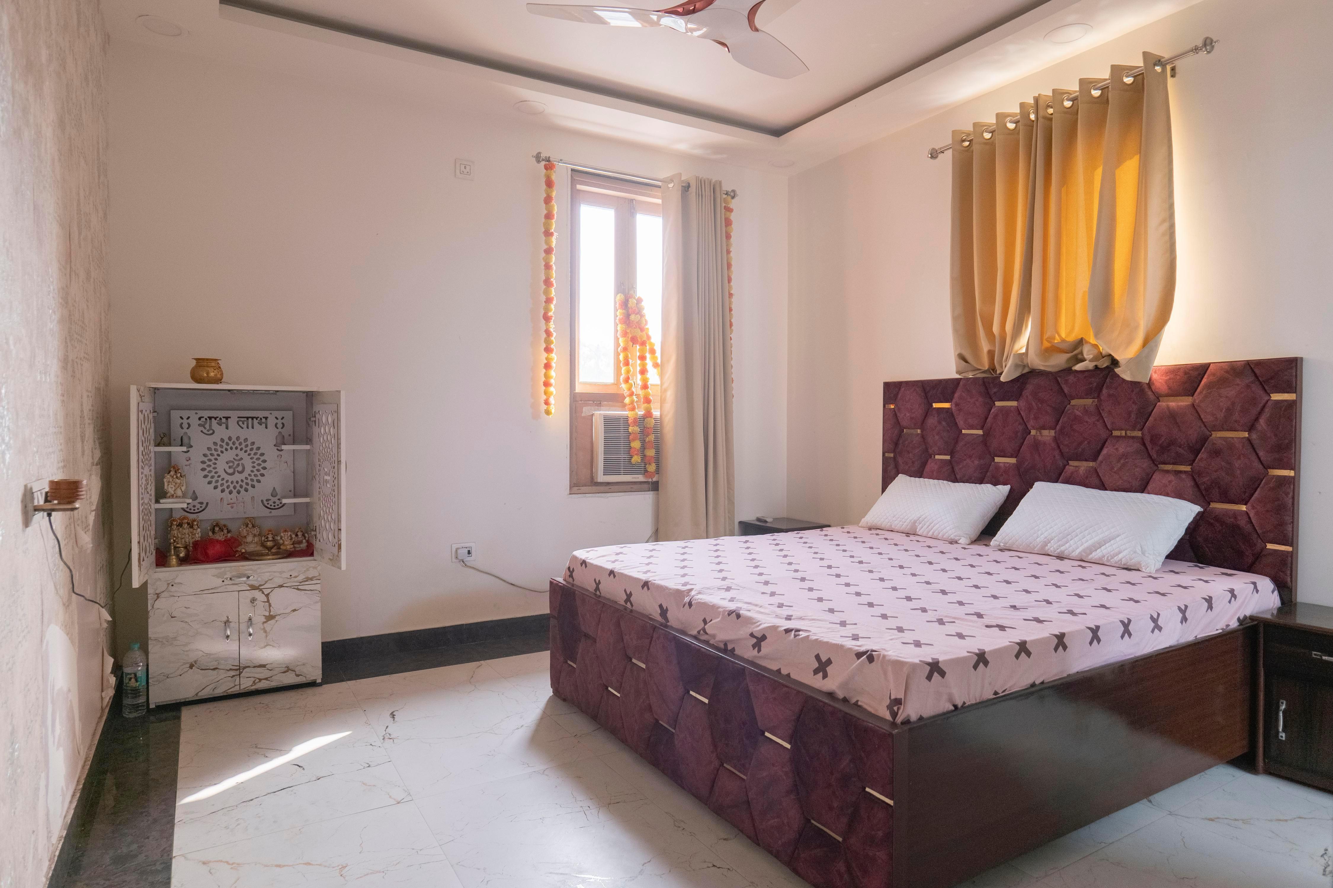 Fully loaded 3 BHK flat on Club road Punjabi Bagh Apartment Delhi ...
