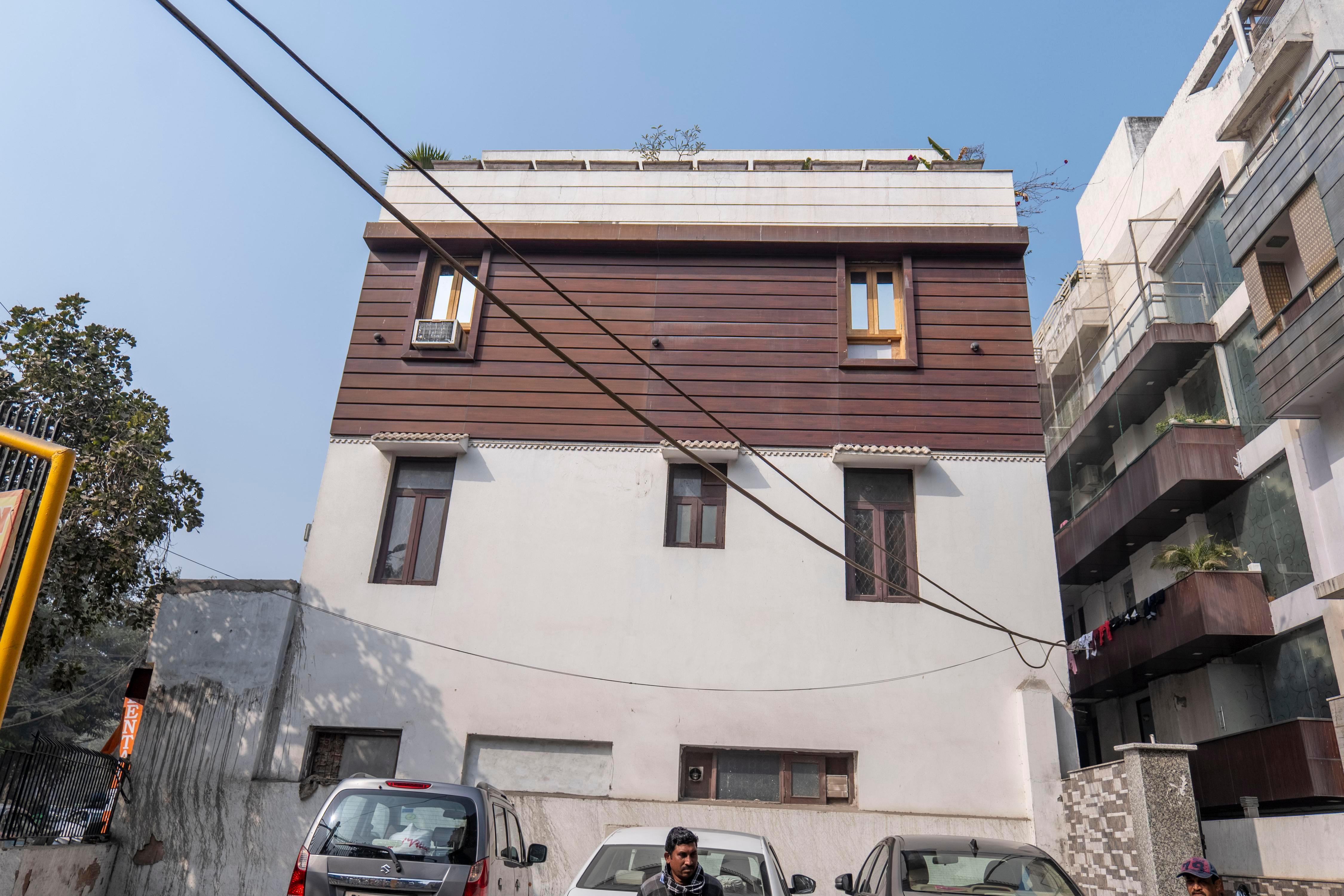 Fully loaded 3 BHK flat on Club road Punjabi Bagh Apartment Delhi ...