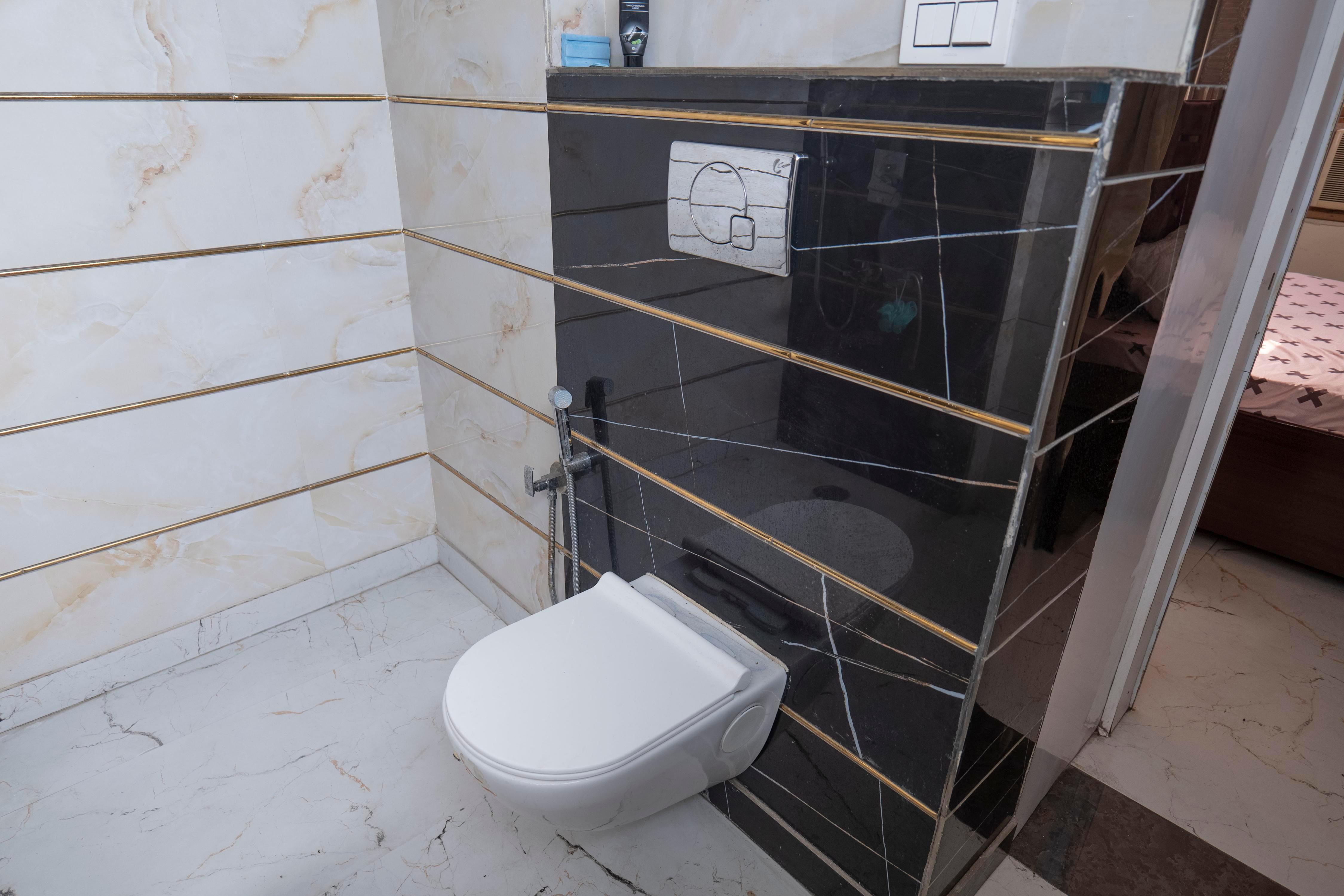 Fully loaded 3 BHK flat on Club road Punjabi Bagh Apartment Delhi ...