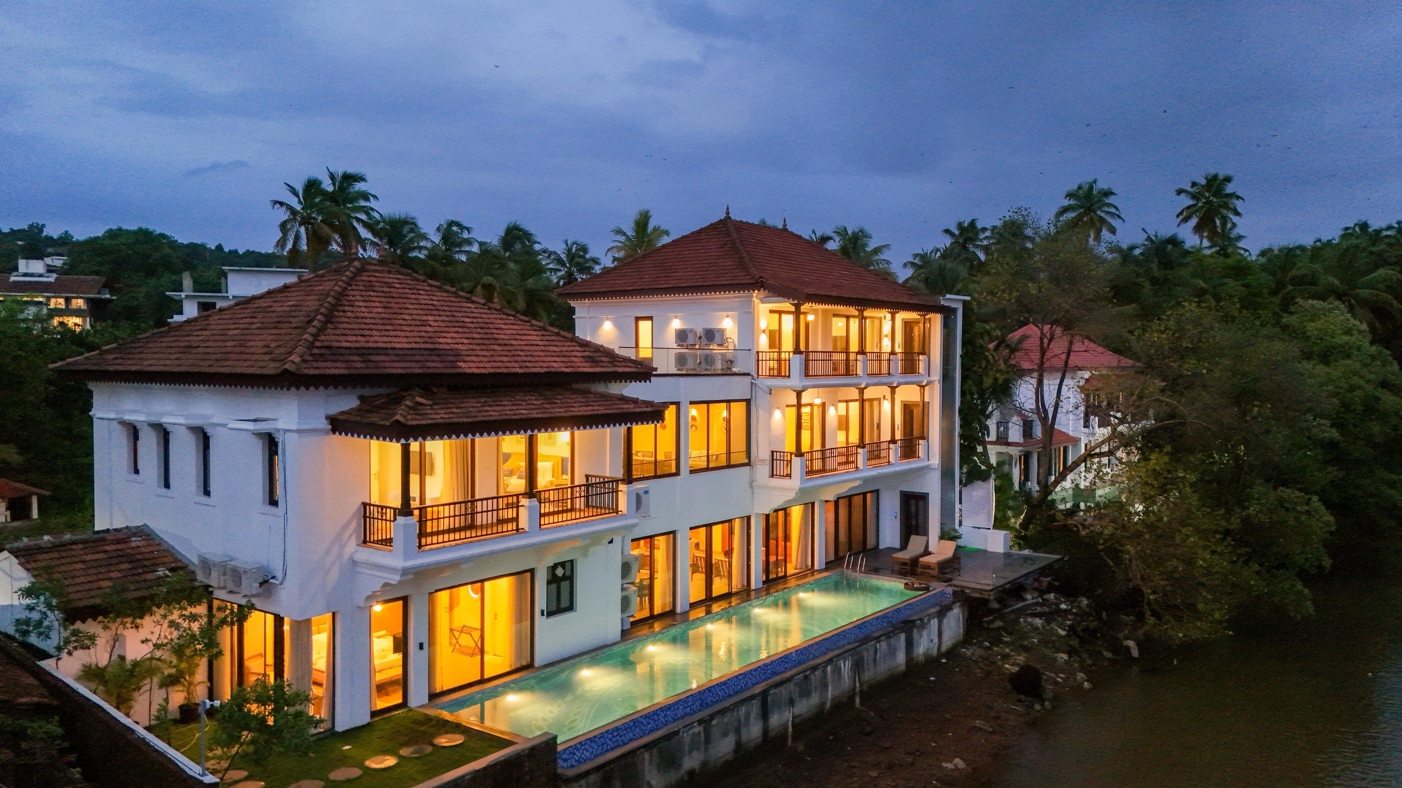 ELIVAAS Villa Riviere 9 BHK Pvt Riverfront Estate with, Lounge Area ...