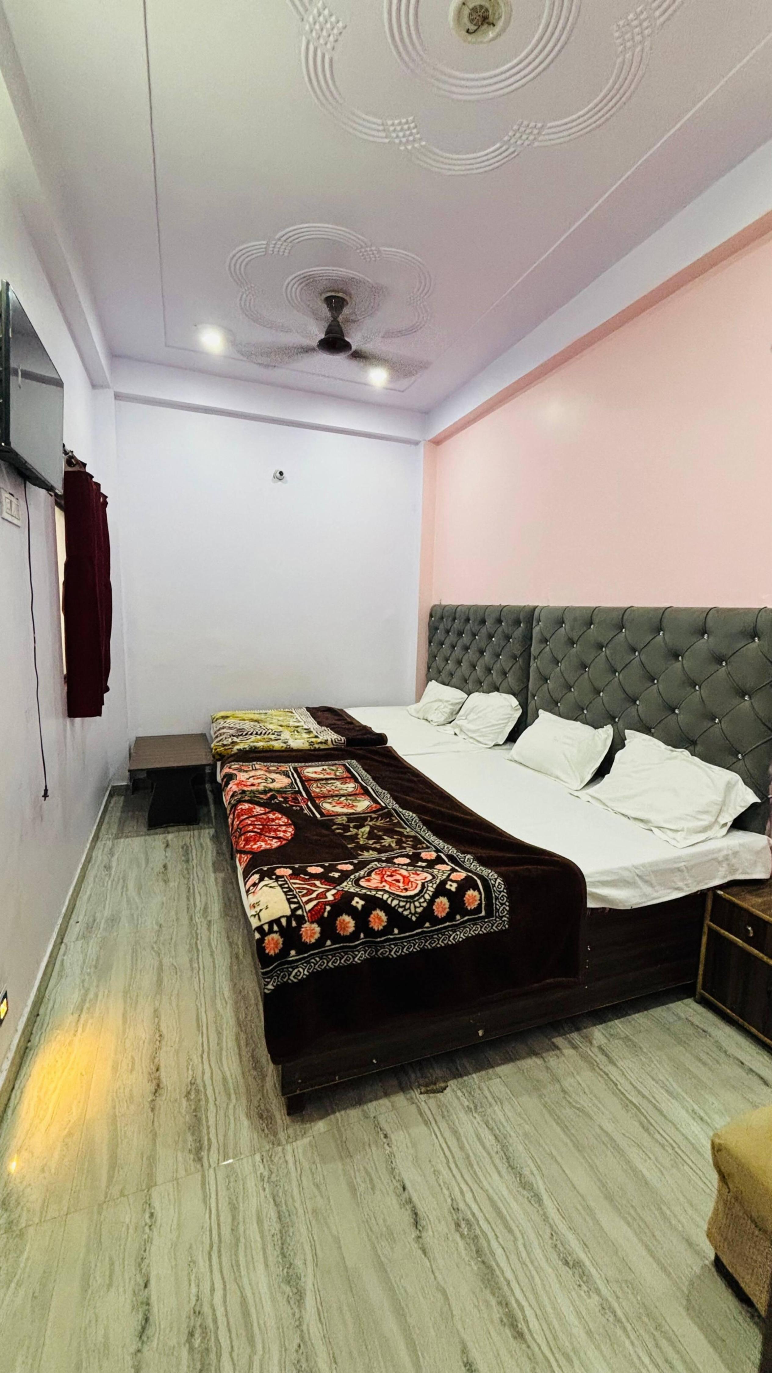 Ekanshi Bhawan Comfortable Family Stay Villa Vrindavan | Book Hotel ...