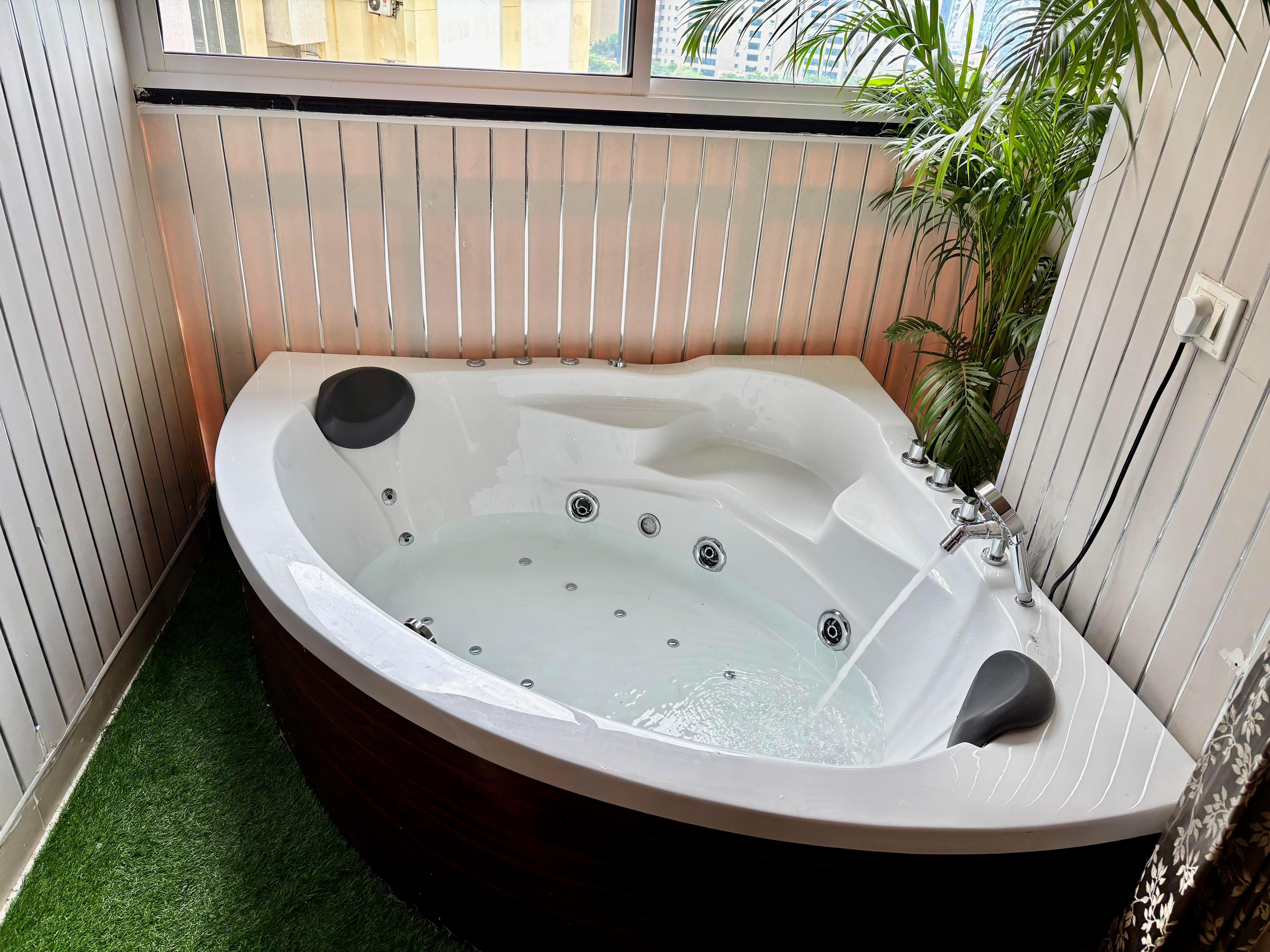 Photos of The Jacuzzi Hideaway - Noida Hotel on Goibibo