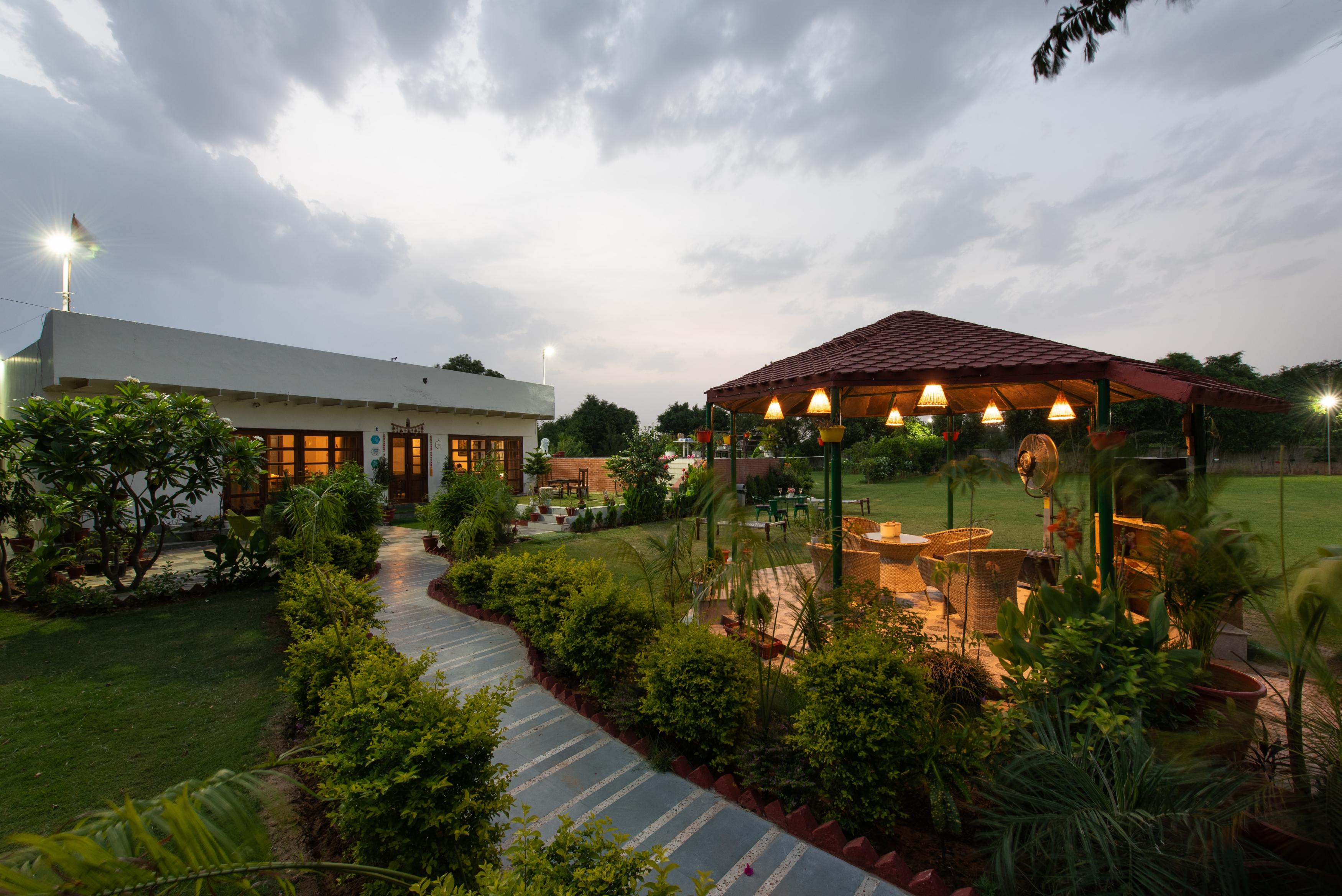 The Singh Farm by Under My Roof in Gurgaon | 4 BHK Cosy Farmhouse Farm ...